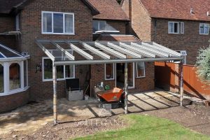 Custom Brackets – Special Fixing of Glass Verandas | Elegant